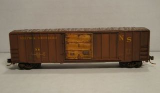 N Scale Micro Trains 25660NS Custom Weathered 50 ' Single Door Box Car ...